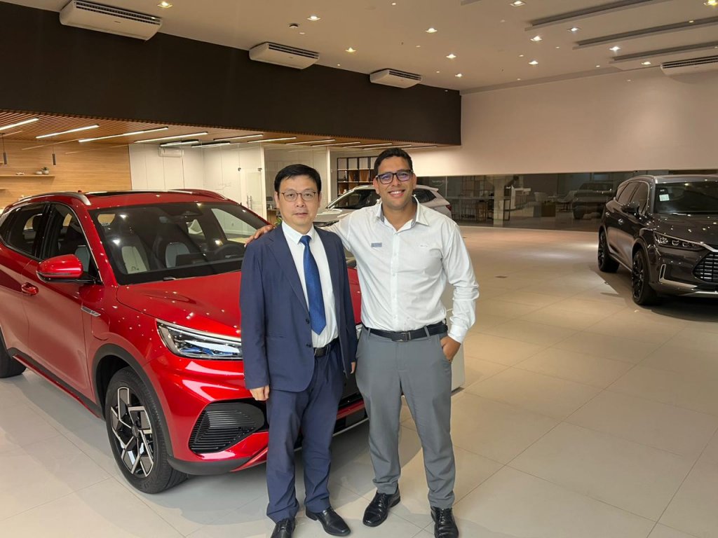 Presidente da BYD Brasil visita concessionária em Salvador – Autos&Motos